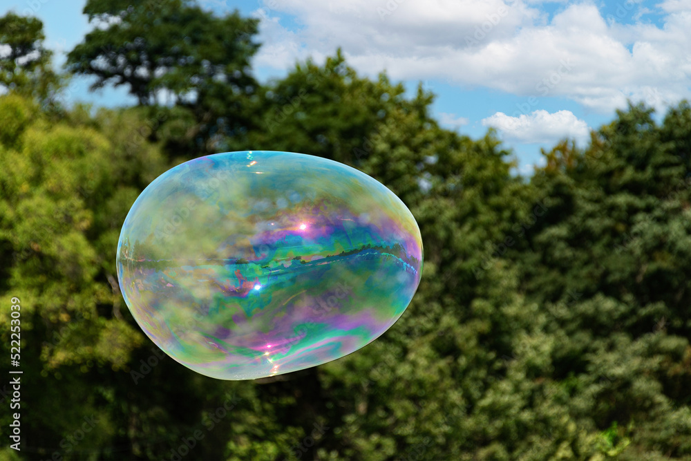 Foto de A large soap bubble floats away at a county fair in Upstate NY ...