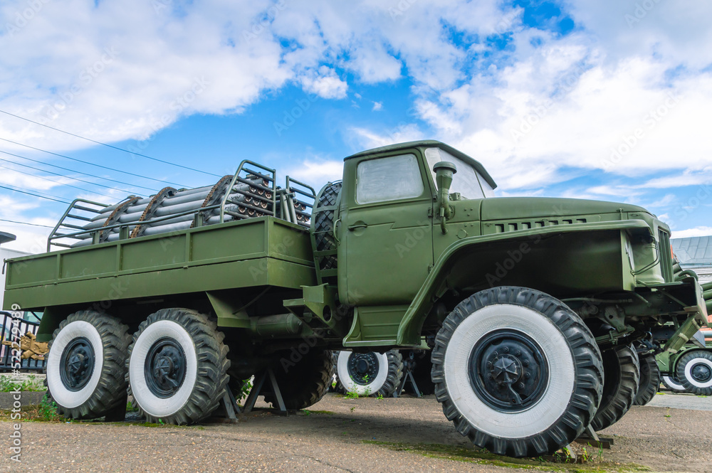 Foto de Soviet and Russian multiple rocket launchers. Field jet system ...