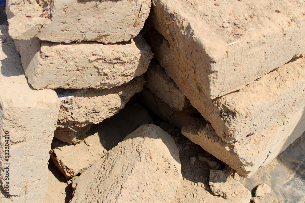 Ladrillos de adobe de tierra para construcciones sostenibles Stock ...