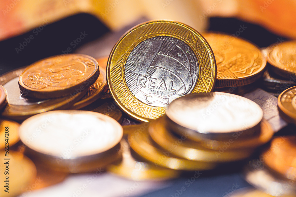 Real - BRL. Moedas do Real Brasileiro em fotografia macro. Conceitos de ...