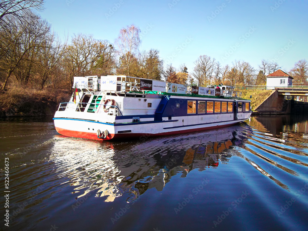 Die Fluss die Havel, Brandenburg / Deutschland - 02. März 2022: Eine ...