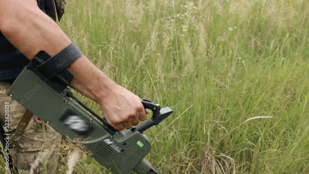 Video „Army soldier removes mines, sapper with examines territory ...