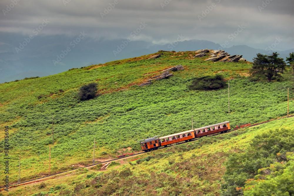 Foto de Le petit train de La Rhune au pays Basque en France do Stock ...