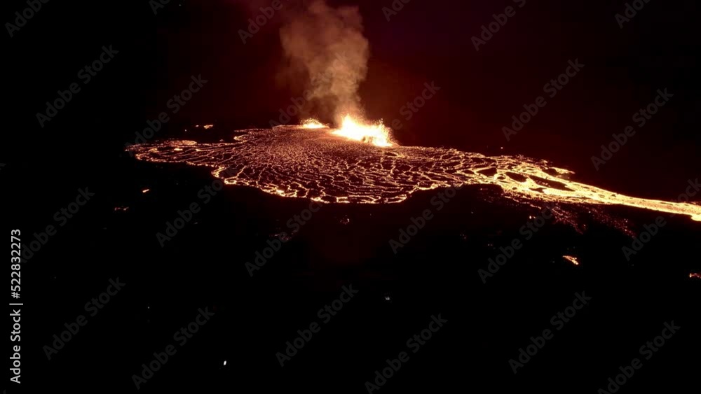 Meradalir Eruption of Fagradalsfjall Volcano in Iceland 2022 Stock 비디오 ...