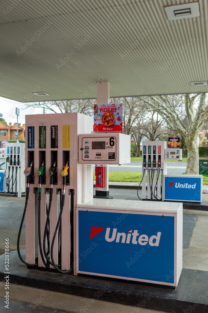 United road house, the service station with Pie Face bakery. Stock ...