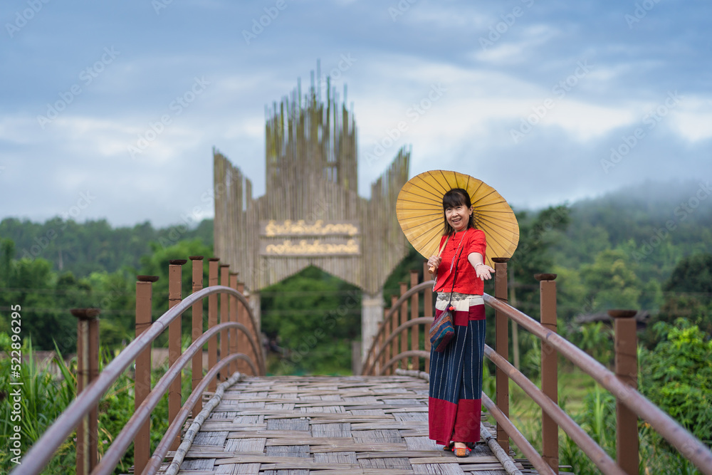 Foto de Asian woman dressed in traditional Northern Thailand culture on ...