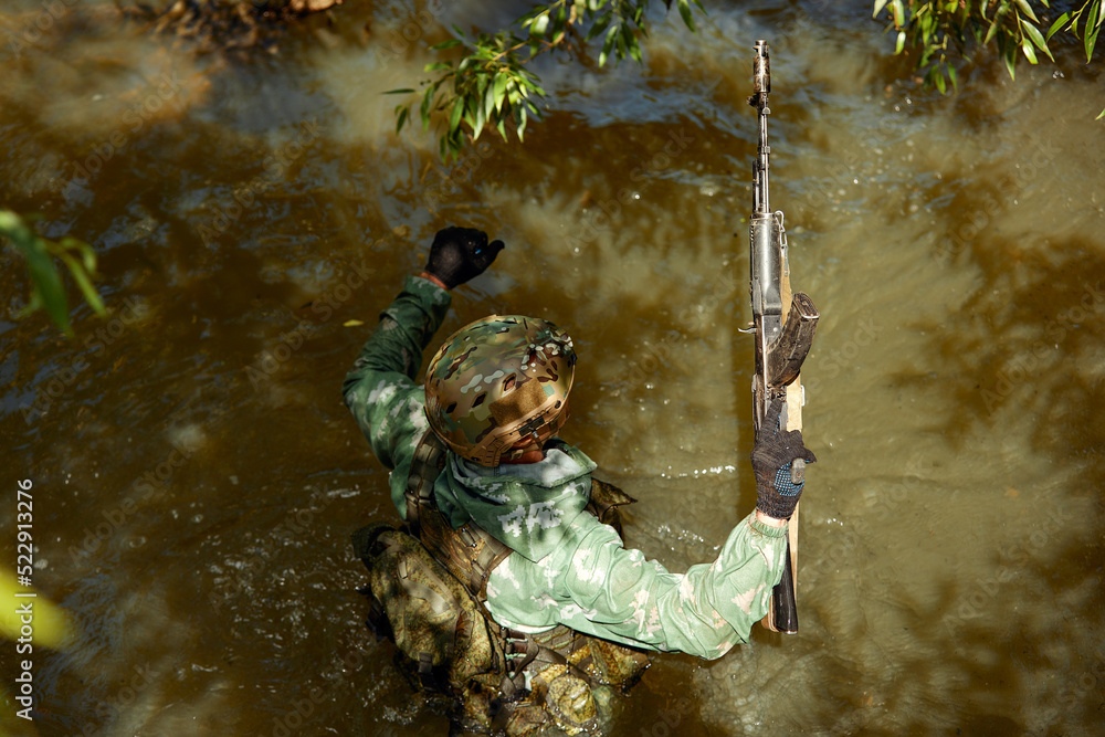 Full military experience - One day commando - running through the water ...