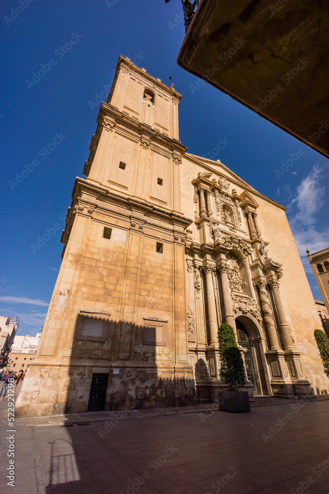 Basilica de Santa Maria, siglo XVII, fachada principal obra del ...