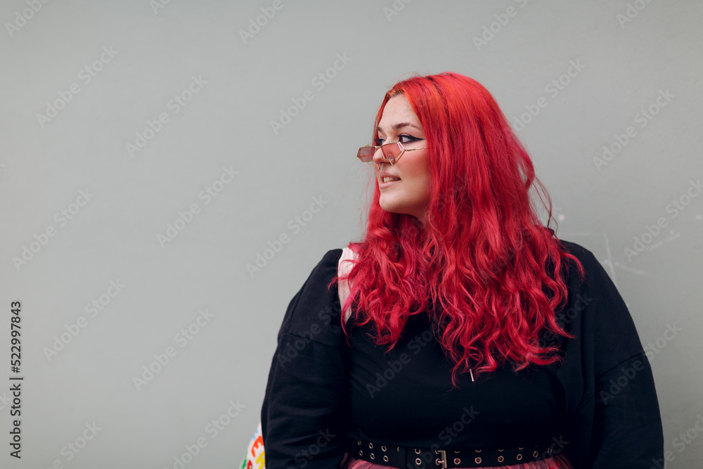 Foto Stock Plus size overweight fat body positive lgbtq woman portrait ...