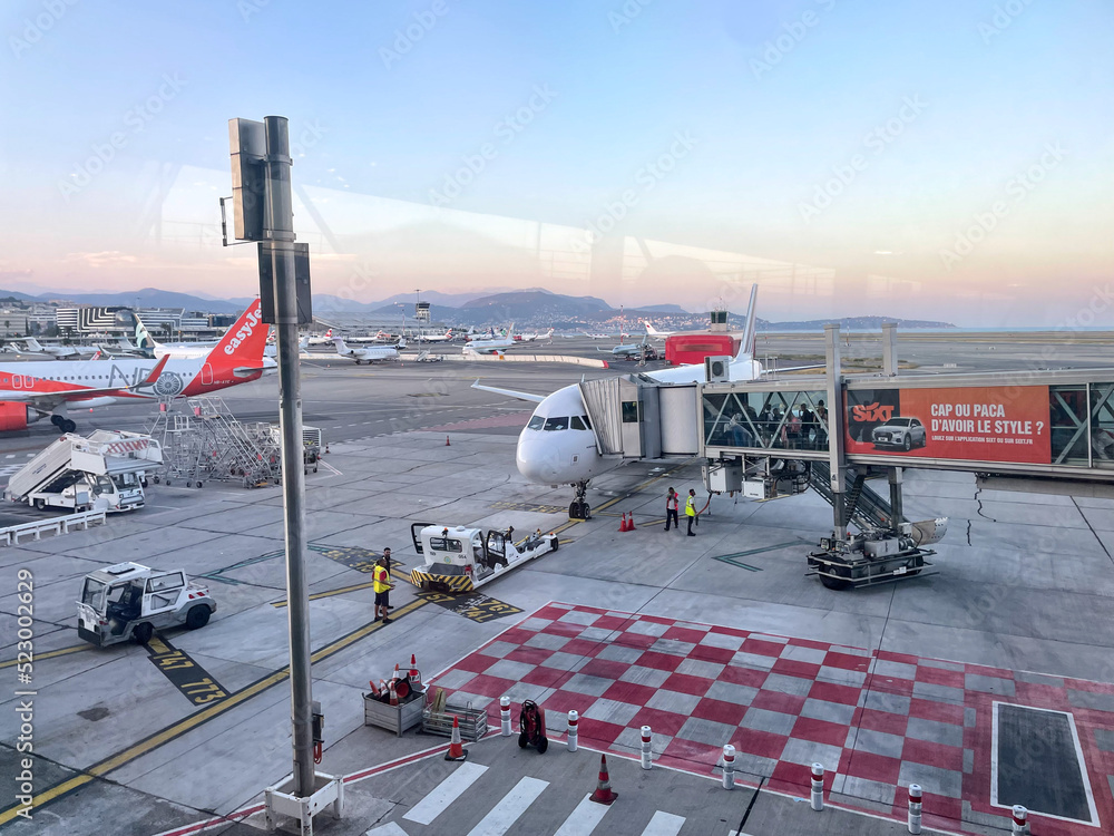 Foto de Nice, France. July 29. 2022. Airport runway with airplanes for ...