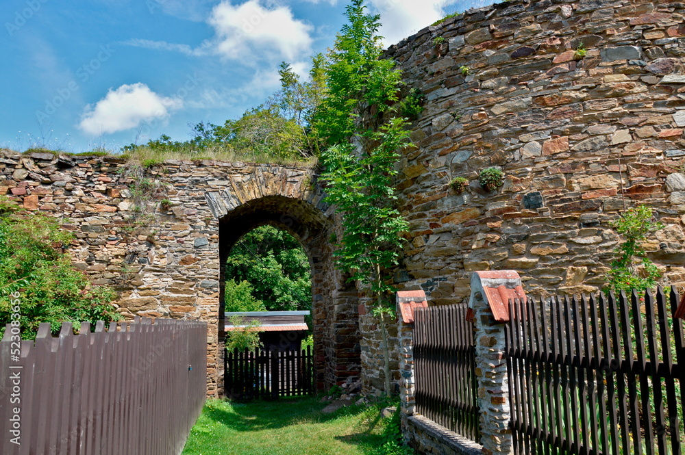 The entrance gate with the torso of the round tower of the Talmberk ...