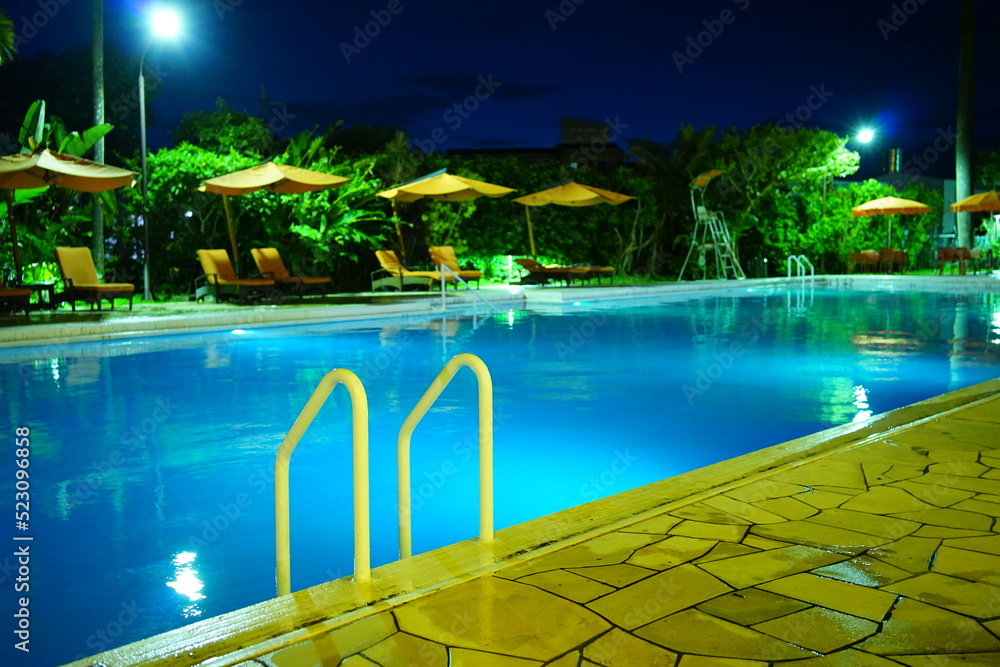 Swimming Pool at Night - ナイトプール イメージ Stock Photo | Adobe Stock