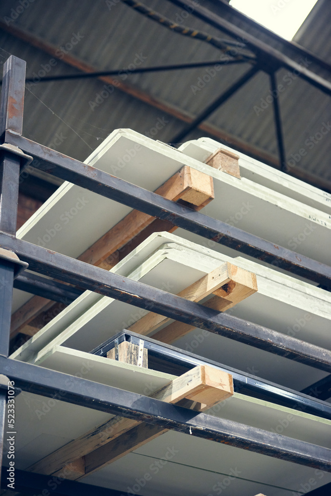 Foto de Industrial steel heavy metal storage racking in a shipping and ...
