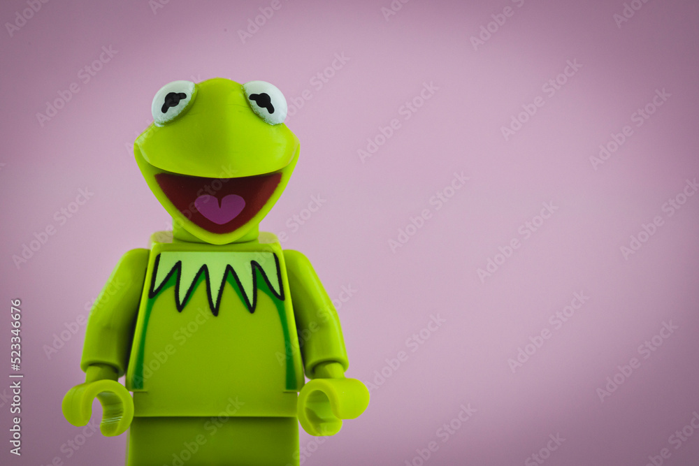 Dortmund - Deutschland 13. August 2022 Lego Figur Kermit von der Muppet ...