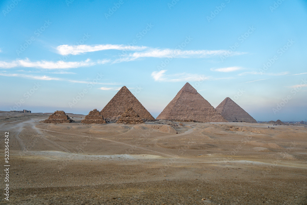 Giza Plateau, Great Pyramid, Pyramid of Khafre, Menkaure, Sphinx, Egypt ...
