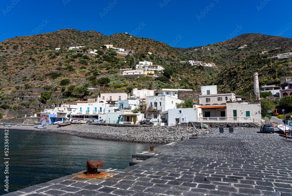 Sizilien, Liparische Inseln: Das kleine Eiland Filicudi als Geheimtipp ...