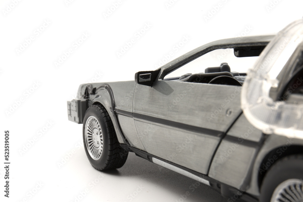 Back to The Future Delorean Time Machine - 1-24 Scale Diecast Model Toy ...