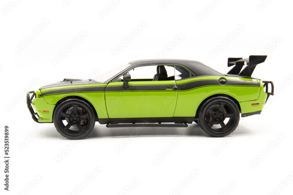 Dodge Challenger Off Road - 1-24 Scale Diecast Model Toy Car - Side ...