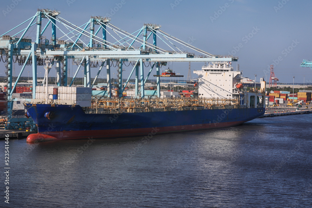 view usa cargo ship terminal, Unloading crane of cargo ship terminal ...