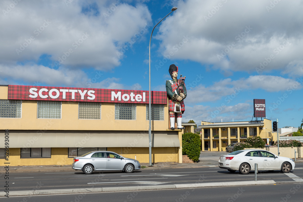 Scotty's Motel with an Iconic Australian Big Statue, Scotsman playing ...