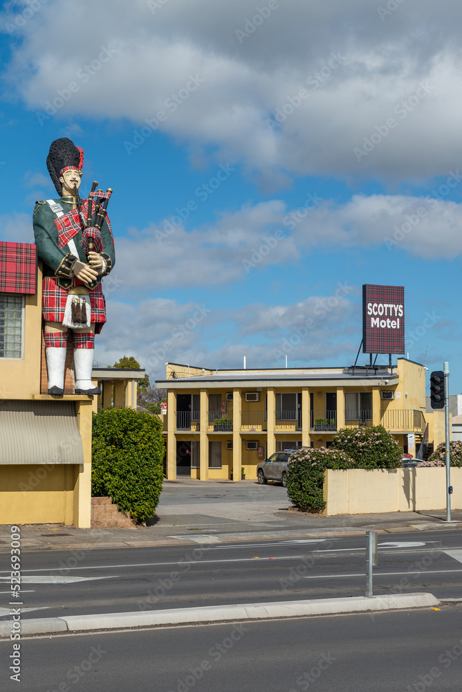 Scotty's Motel with an Iconic Australian Big Statue, Scotsman playing ...