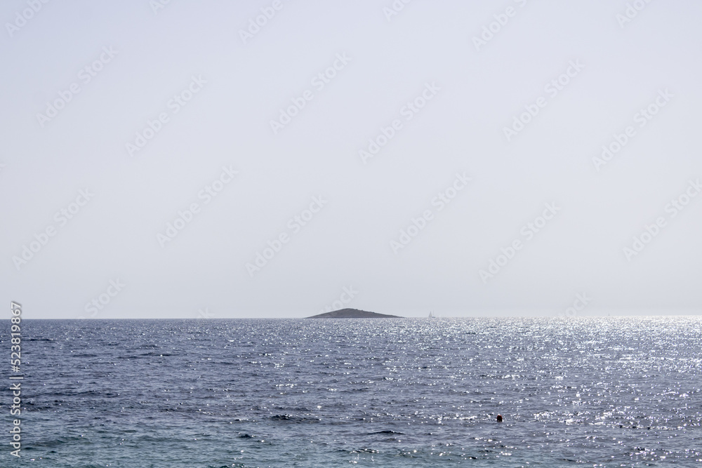 einzige Insel im Meer Stock Photo | Adobe Stock