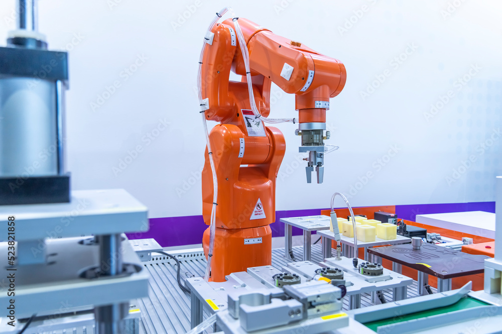 automatic arm catch for electronic assembly line. The robot for smart ...