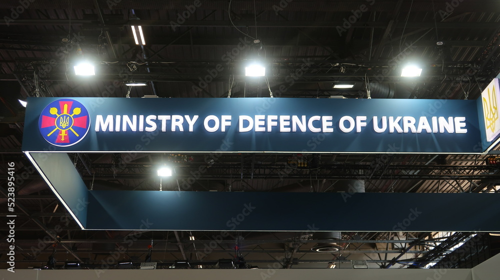 Panneau "Ministry of Defence of Ukraine" au stand du Ministère de la ...
