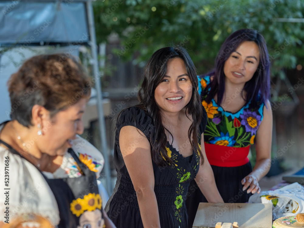 Horizontal image of an Indigenous family in an outdoor environment ...