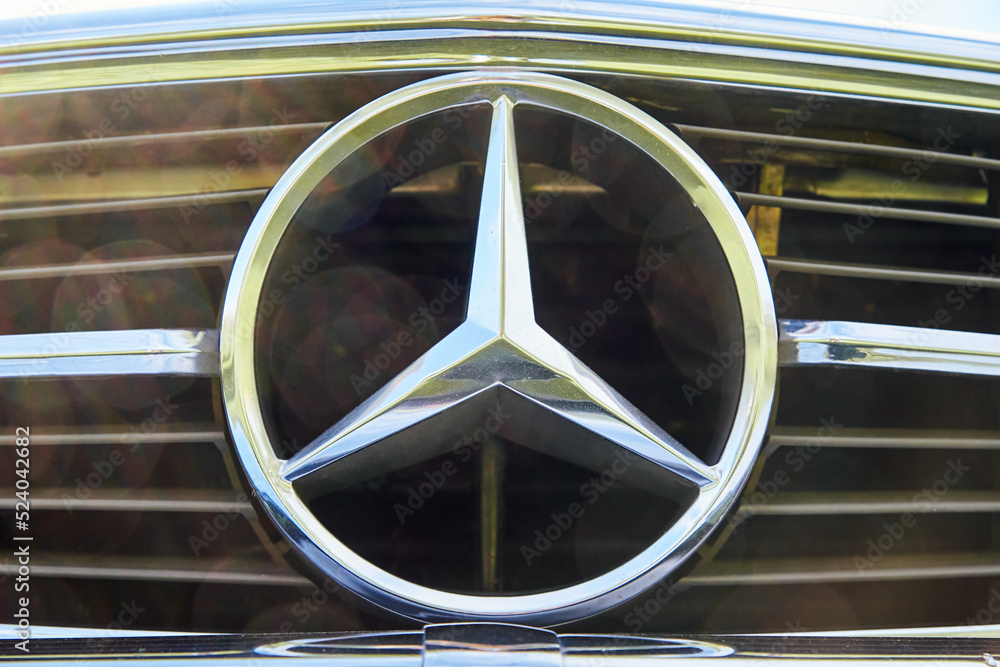 Mercedes Benz logo on radiator grill retro car, close up Stock Photo ...