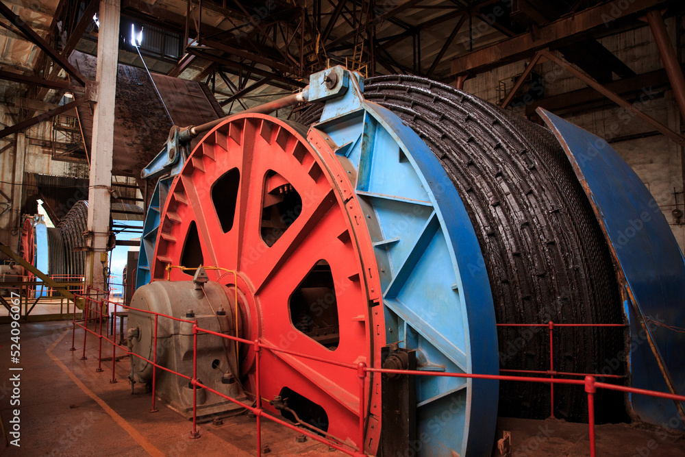 The aggregate of a shaft hoisting machine. A cable for lifting loads in ...