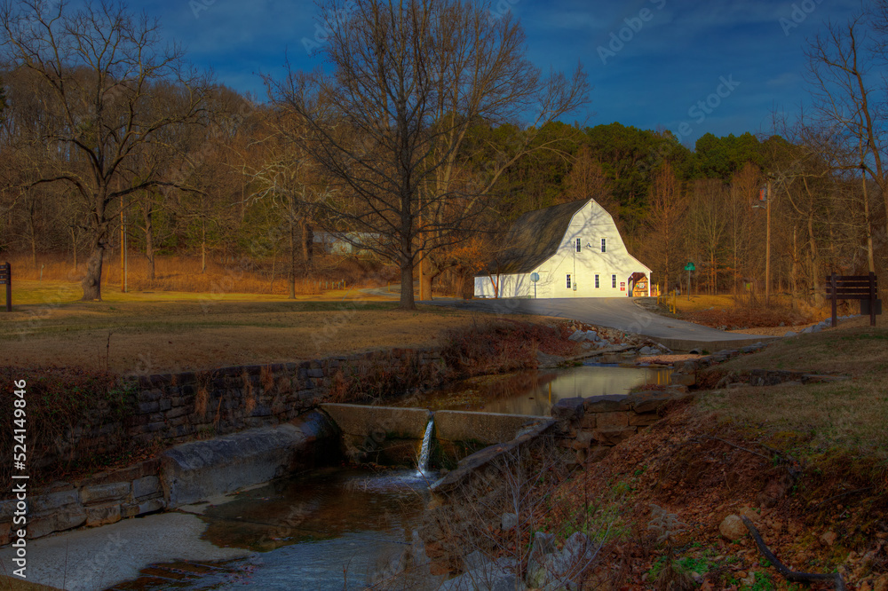 White Barn at Trail of Tears State Forest Jonesboro IL A white barn in ...