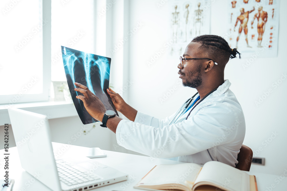 Doctor diagnosing patient s health on asthma, lung disease, COVID-19 or ...