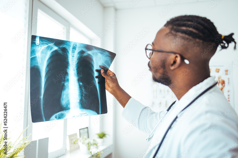 Doctor diagnosing patient s health on asthma, lung disease, COVID-19 or ...