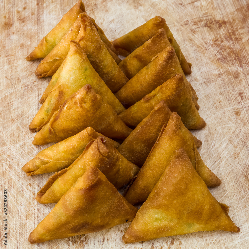 Samoussas, spécialités culinaires créoles réunionnaises pour l’apéritif ...