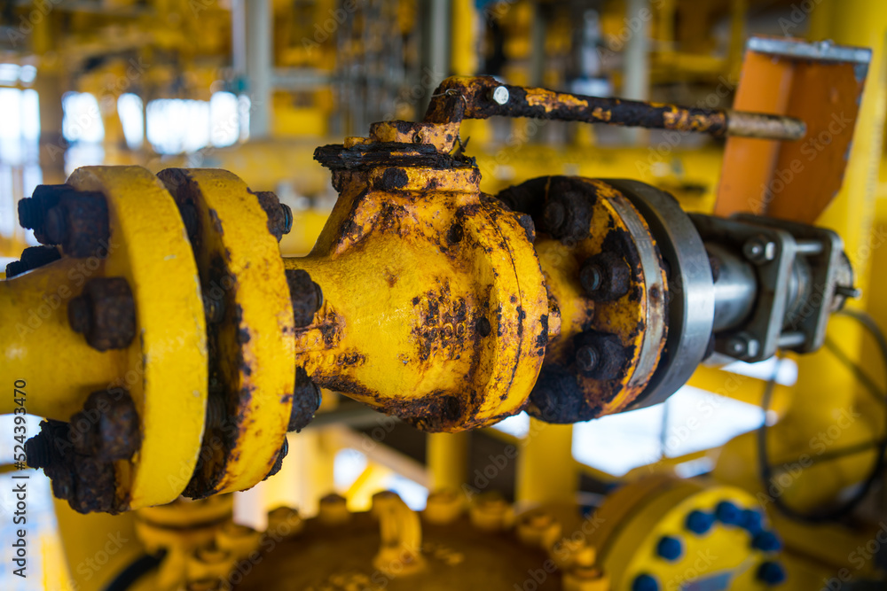 Foto de Rust damage paint and corrosion flange and bolt nut on pipeline ...