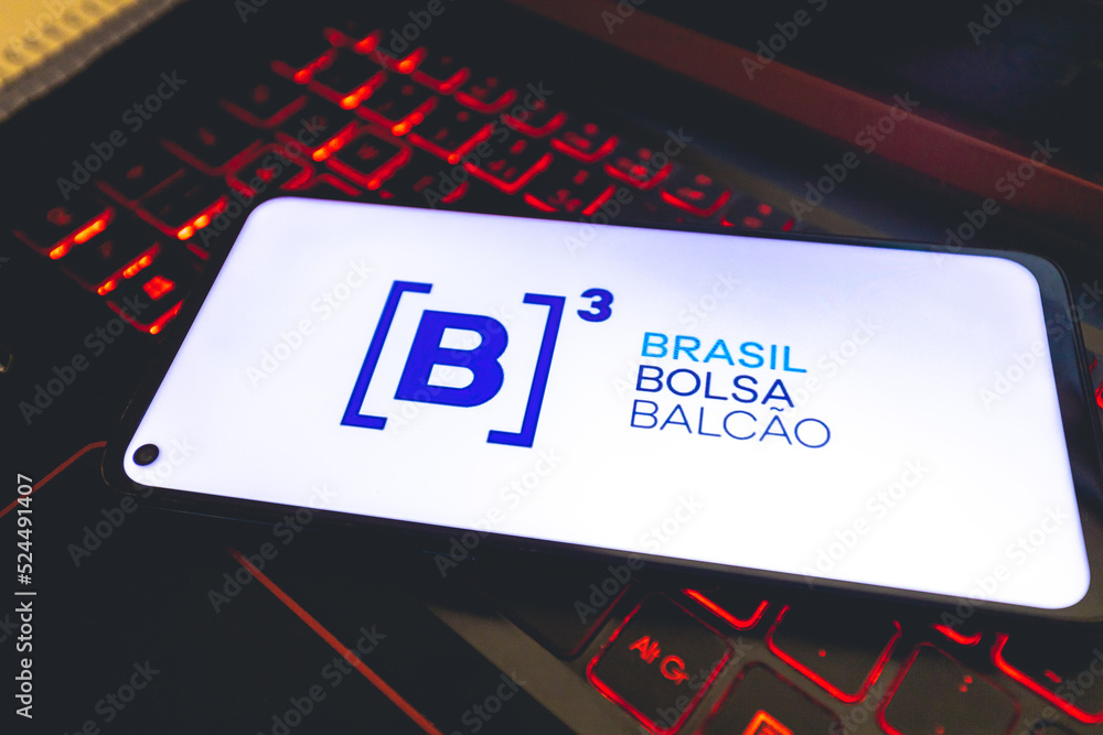 B3 - Bolsa de Valores brasileira. Um celular com a logo da empresa B3 ...