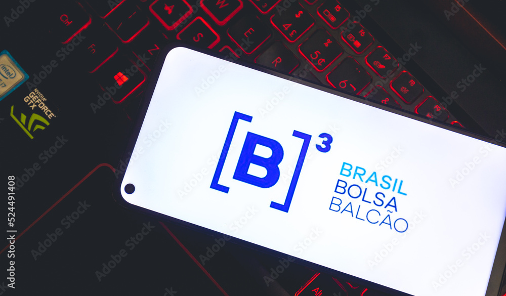 B3 - Bolsa de Valores brasileira. Um celular com a logo da empresa B3 ...
