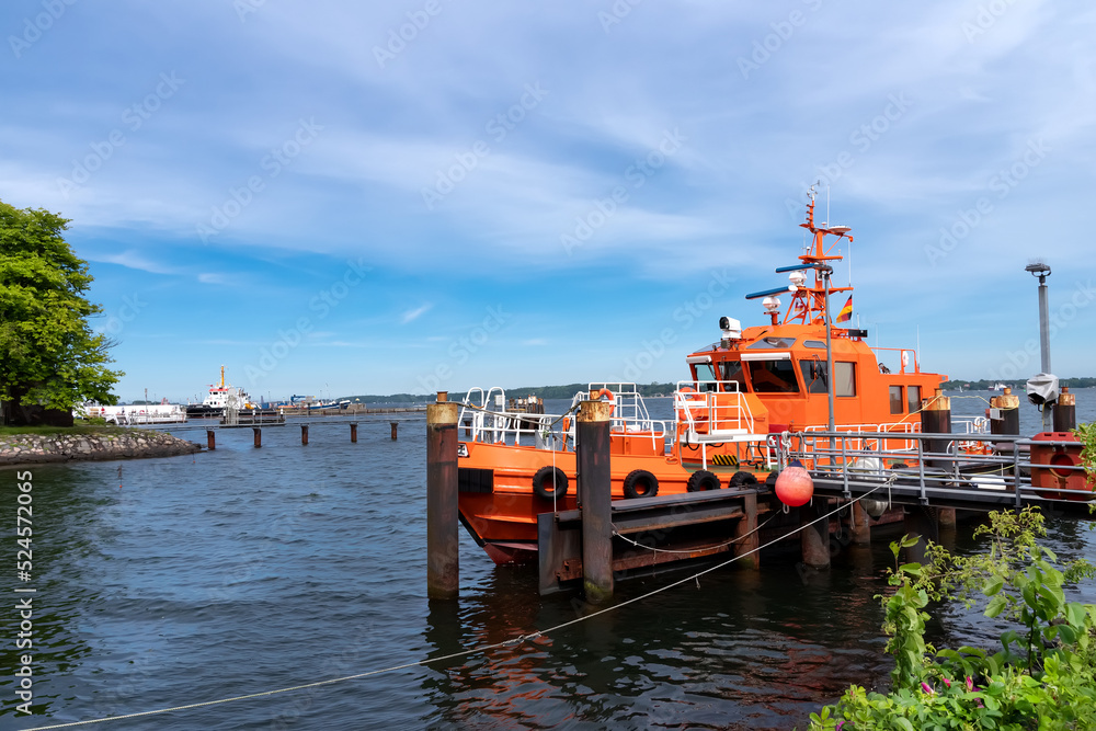 Pilot boat in Kiel-Holtenau, Germany. Lotsenversetzboot,Lotse Stock ...