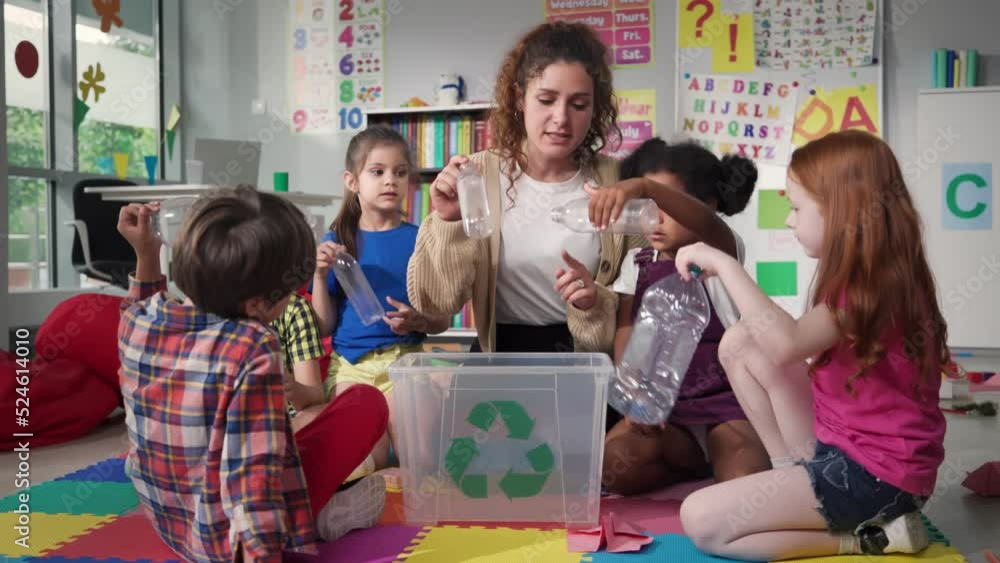 Teacher giving recycle lesson to little kids in kindergarten Stock ...