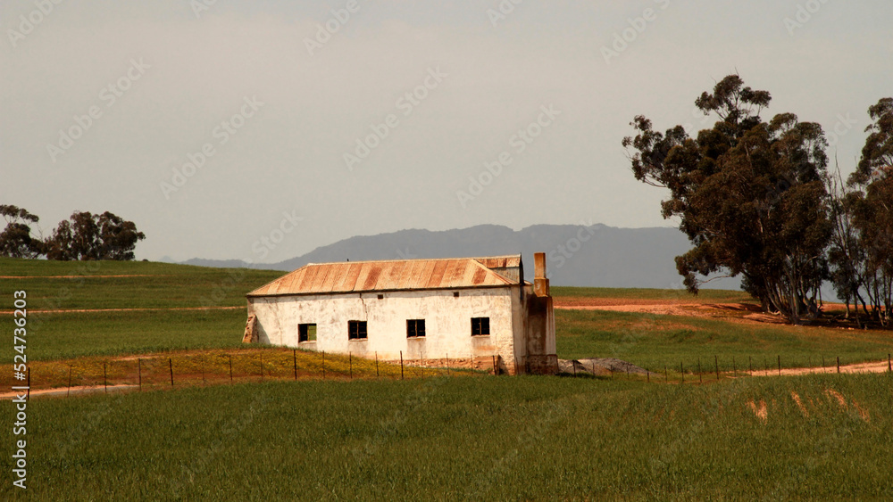 Photos of abandoned houses, churches, monasteries, ruins, walls of clay ...