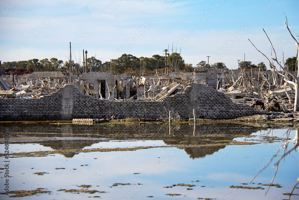 Fotka „city destroyed by flood and weather changes, white trees dead ...