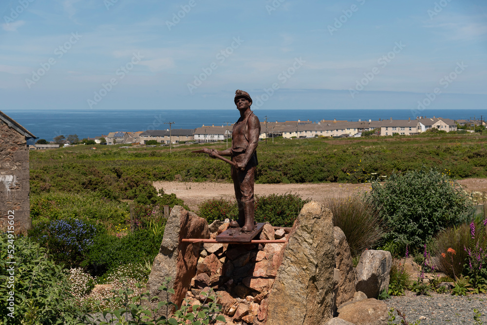 Pendeen, West Cornwall, England, UK. 2022, Bronze statue of a tin miner ...