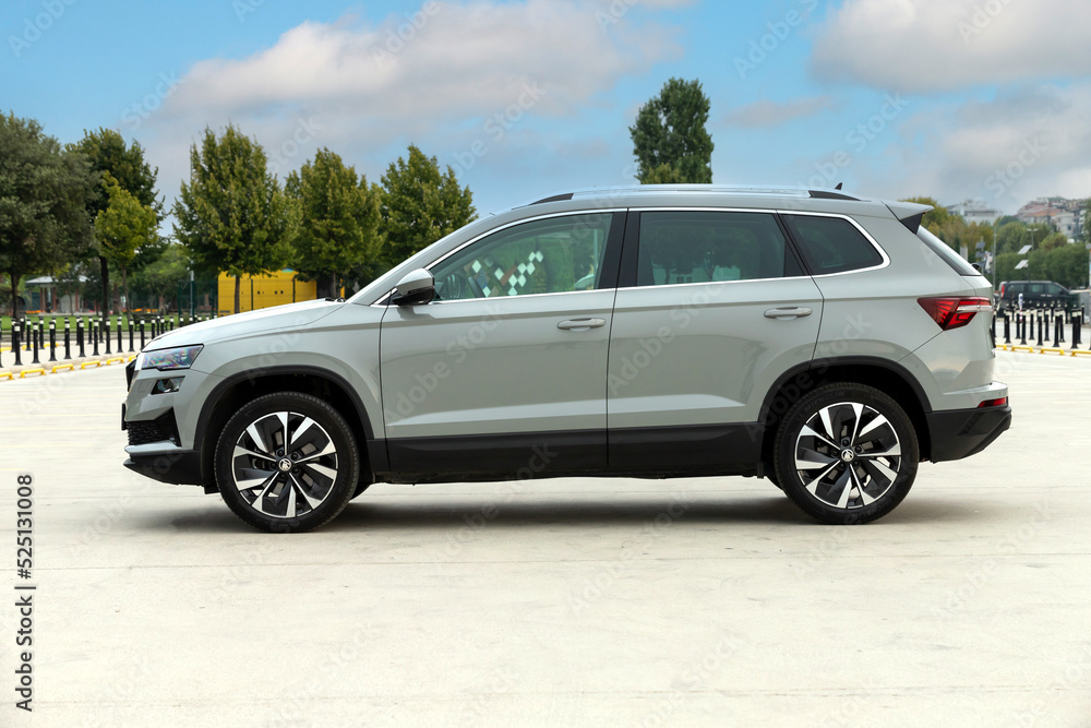 Foto de Skoda Karoq is a compact crossover SUV, designed and built by the Czech car manufacturer ...