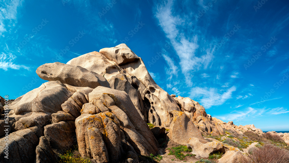 Paesaggio naturale con le tipiche rocce granitiche di Capo Testa, Santa ...