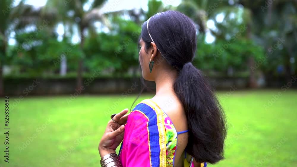 Beautiful Indian woman in traditional chaniya choli for navratri ...