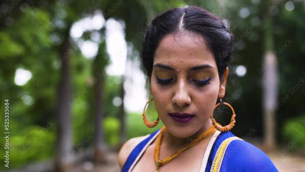 Beautiful Indian woman in traditional chaniya choli for navratri ...