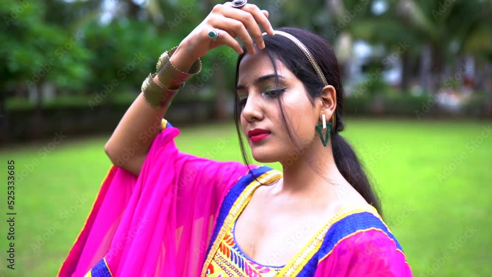 Beautiful Indian woman in traditional chaniya choli for navratri ...