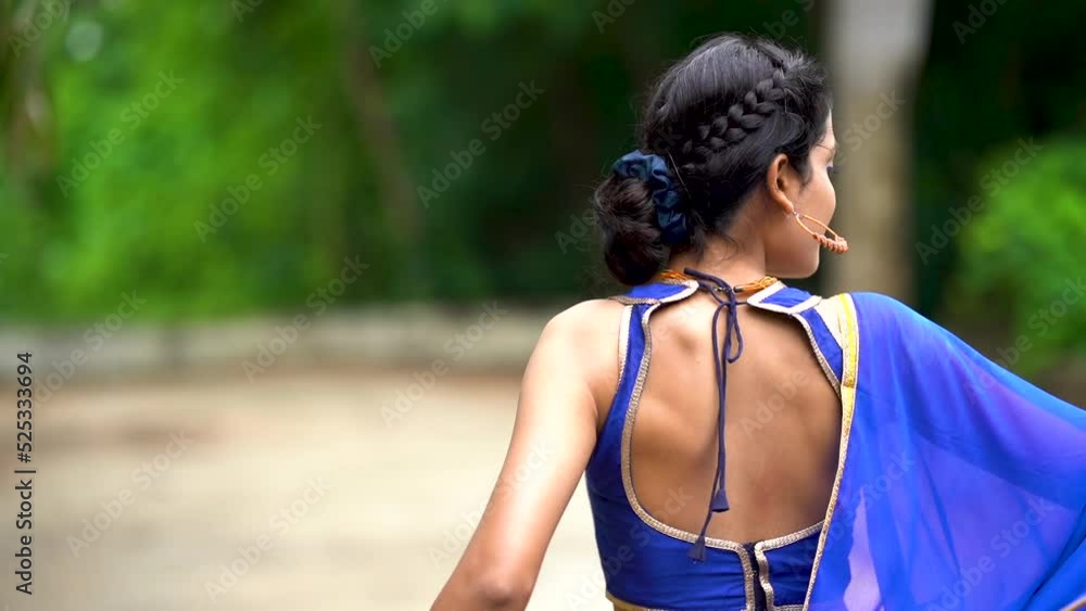 Beautiful Indian woman in traditional chaniya choli for navratri ...