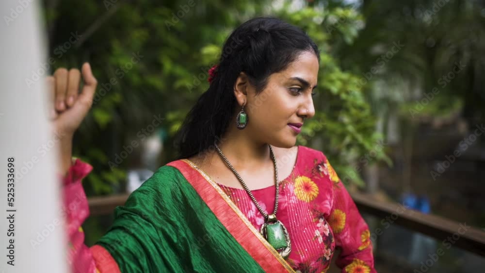Beautiful Indian woman in traditional chaniya choli for navratri ...